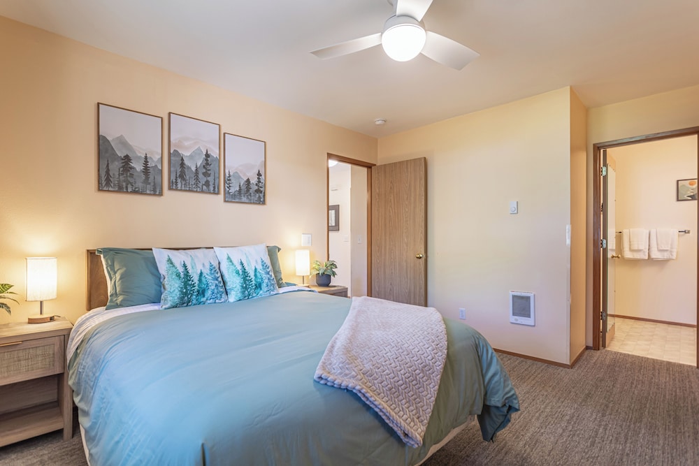 Walk To Everything / Summer Dates Avail + Free Parking - Leavenworth, WA