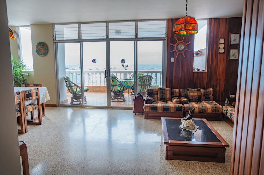 Apartment - Sleeps & Free Parking - Salinas