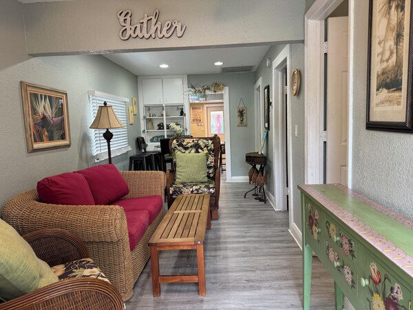 Mango Beach Retreat - Lake Worth, FL