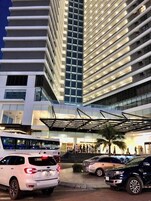 Fachada do alojamento (tarde/noite)