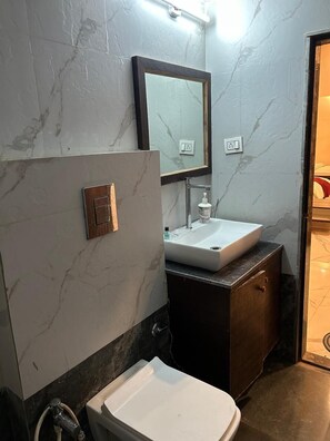 Quarto família | Banheiro | Chinelos 