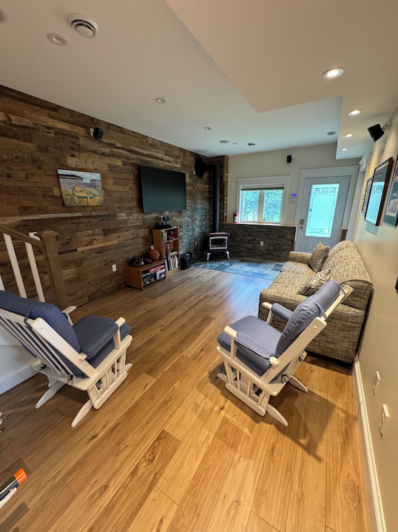 Secluded Sinclair Island Cliff With Water View And Amazing Sunsets - Pictou