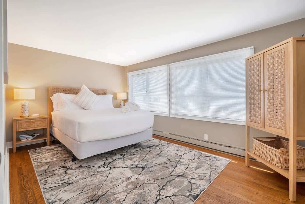 Niantic Cove Waterfront Escape: Relax & Unwind - Niantic | Vrbo