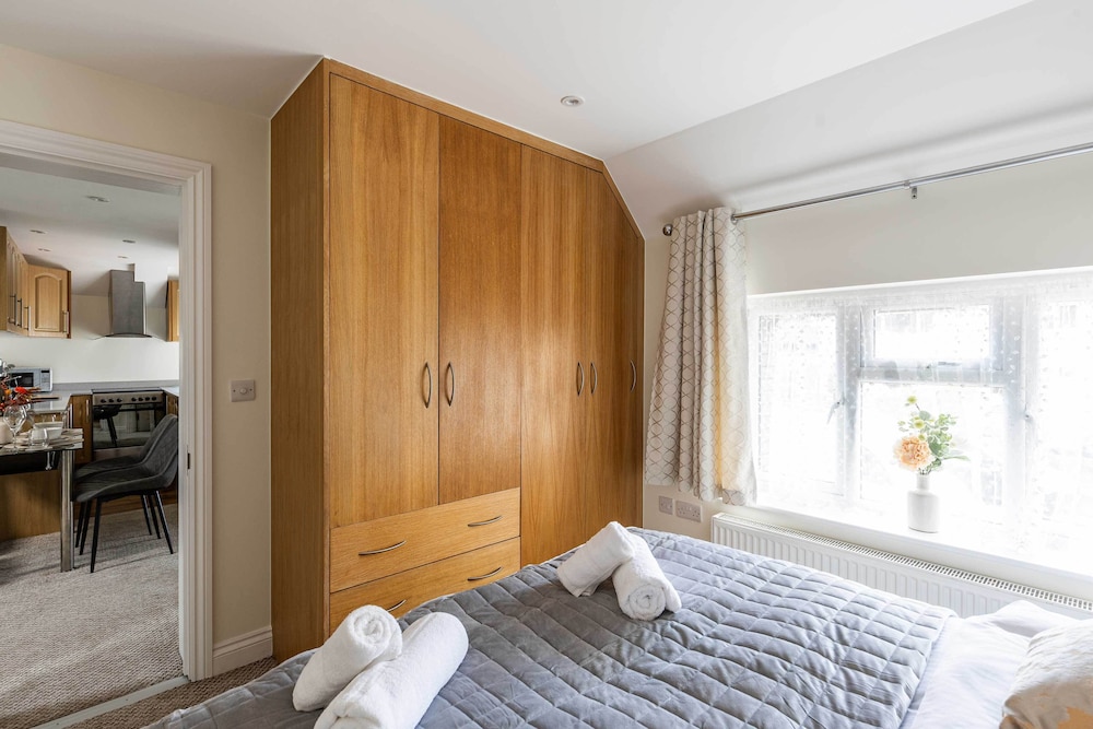 Beautifully Presented 3 Bedroom Apartment,
Walking Distance To University,tesco - 쉐어