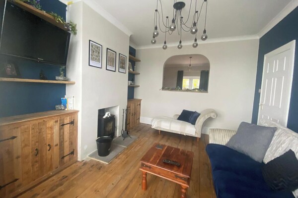 Seaview 2 Bedroom House Sleeps 4 - Pets Ok -Wifi - Brighton and Hove