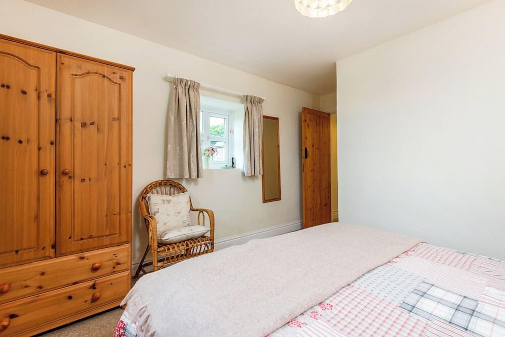 Felin Fach, Holiday property Llandeloy, Sleeps 8, 4 bedrooms, bathrooms ...
