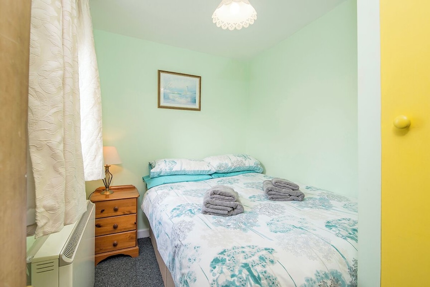 Swn Y Mor, Holiday Apartment Pwllgwaelod, Sleeps 4, 2 Bedrooms, Bathrooms - Fishguard