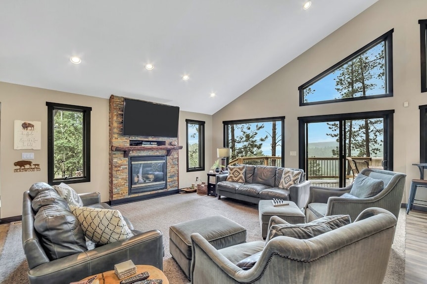 Views For Dreaming- Canyon Rim Lodge Black Hills South Dakota - Deadwood, SD