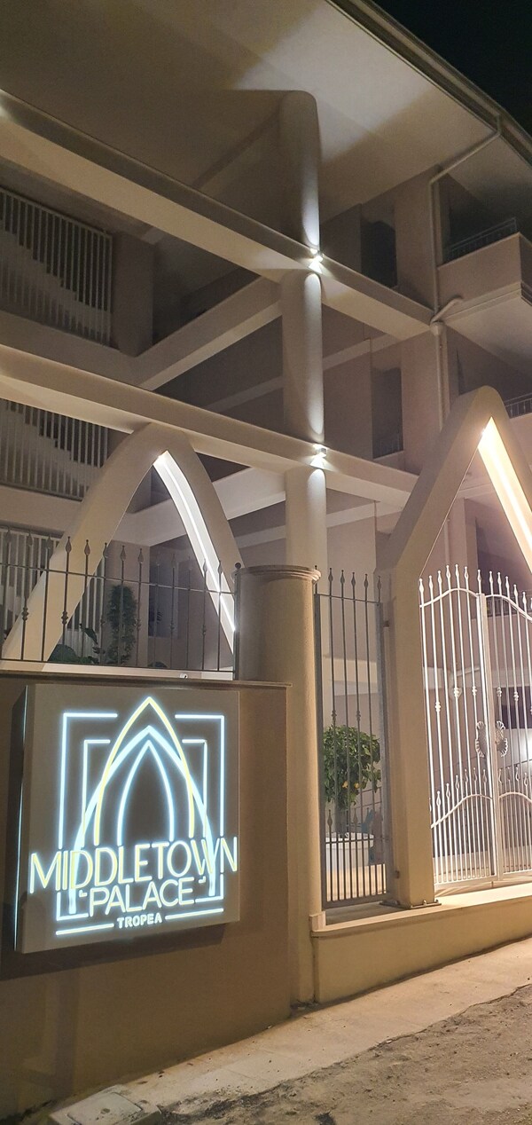 Middle Town Palace Tropea - Tropea