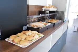 Café da manhã continental grátis todos os dias