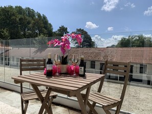 Quarto, varanda, vista para o jardim | Vista da varanda