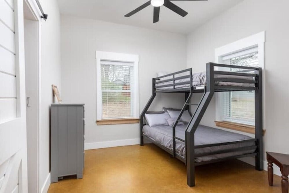 Lakeview Group Getaway Sleeps 18 - Preston | Vrbo