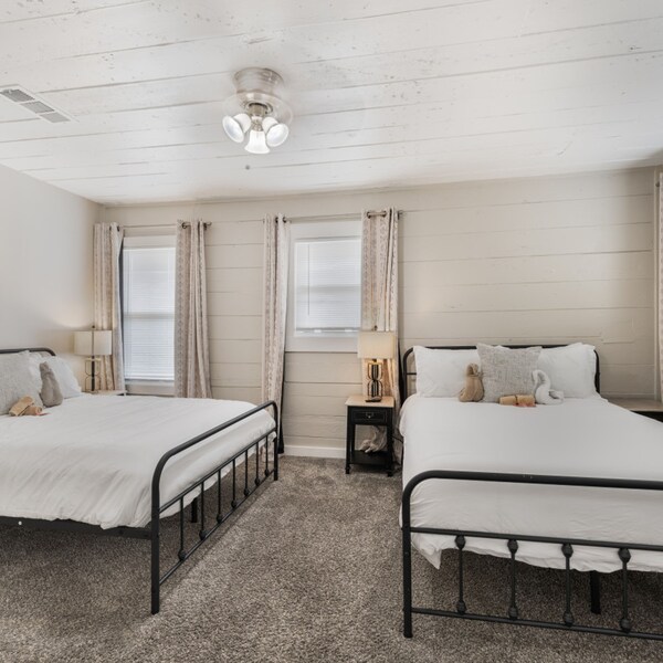 Stockyards- 4min Pet Friendly 3br Luxe Gem - North Side - Fort Worth