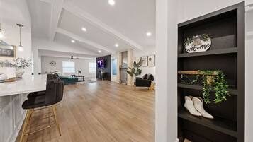 Casa | 7 quartos, secretária