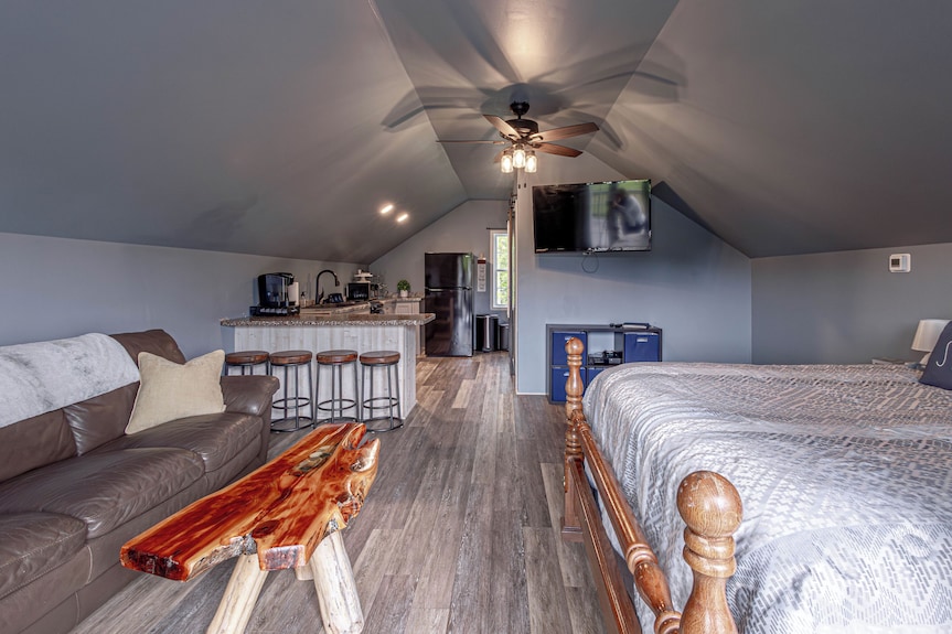 Home Away From Home, Private Apartment With Amenities. - 加斯托尼亞