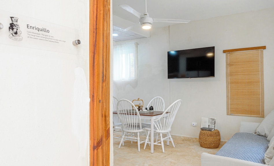 Enriquillo 2-bdrm Apt With Ensuite Baths, Full Kitchen, And Cozy Living Room. - Santo Domingo