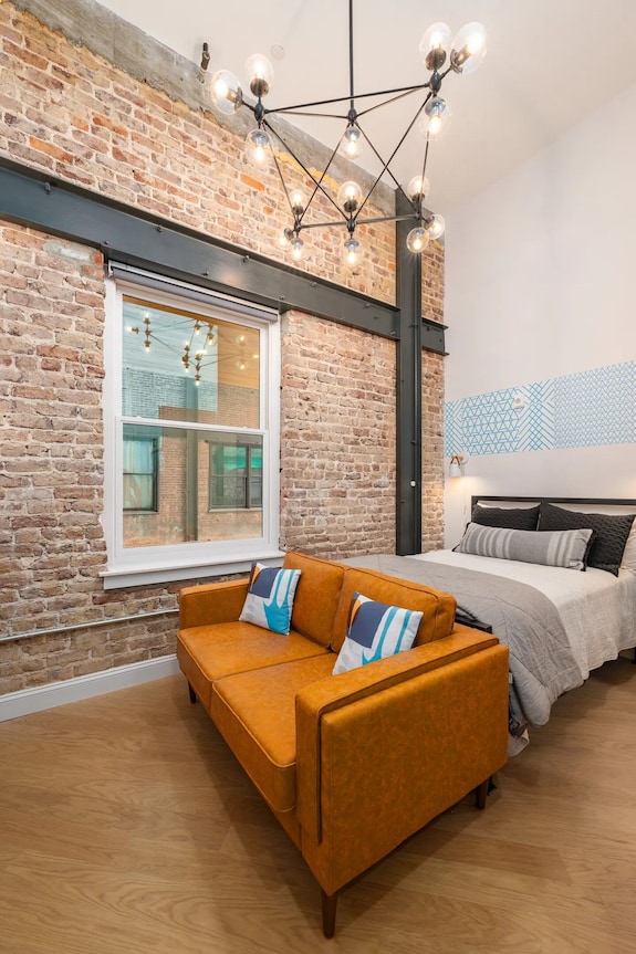 Downtown Luxe Industrial Loft In Mercantile On Morris! Free Parking! Dogs Ok. - Birmingham, AL