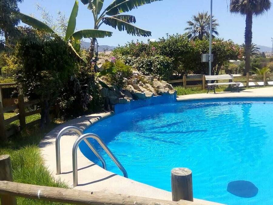 3 piscinas exteriores, da(s) 11:00 à(s) 20:00, guarda-sóis