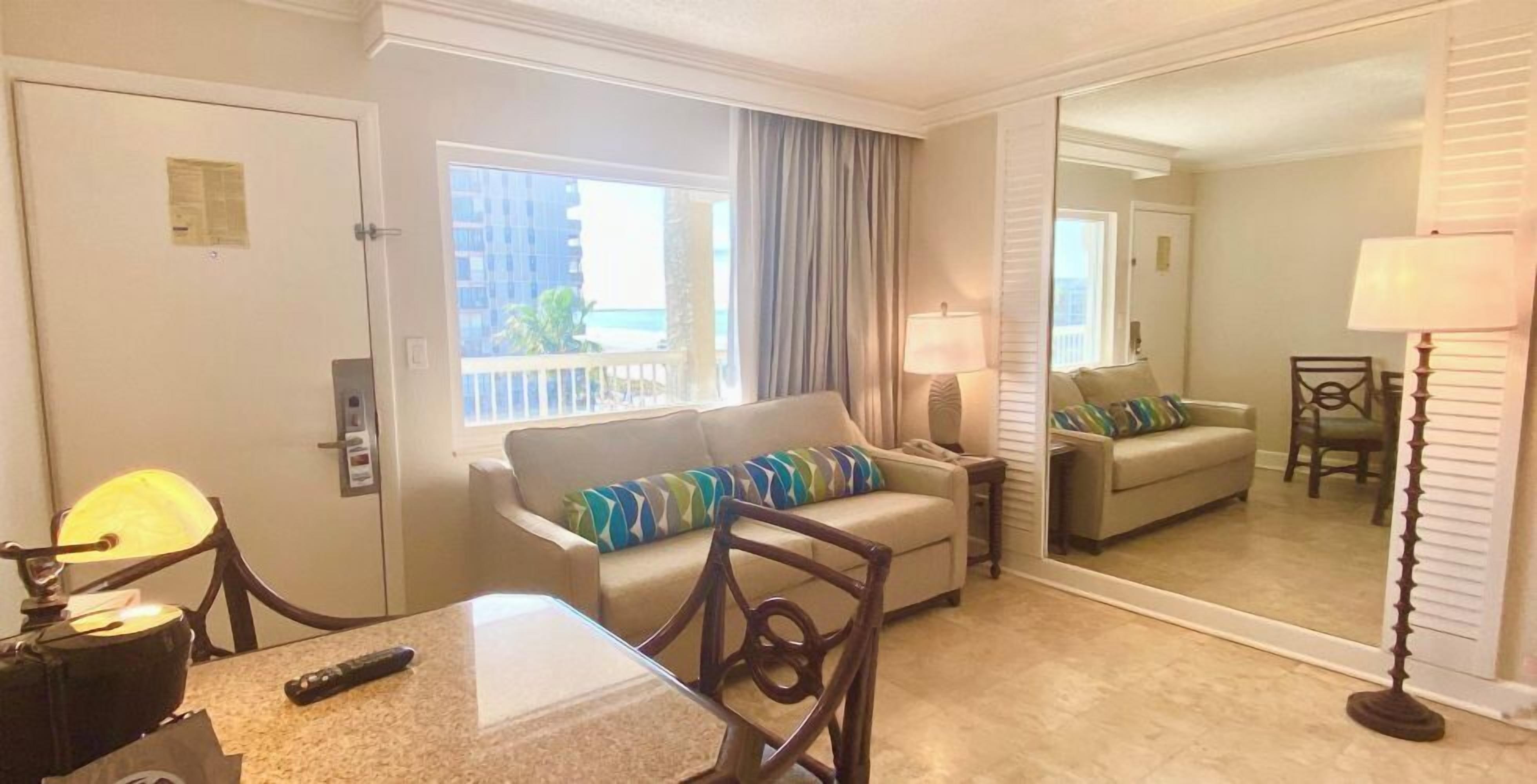 Spacious Island Grand Suite With Beach & Pool Access - Madeira Beach, FL