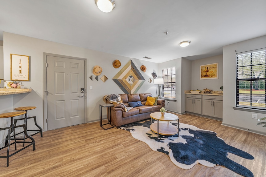 Gate 9 3 Mins-shop 3 Minutes. Uah 5 Minutes- Perfect For A Mid Term Traveler. - Huntsville, AL