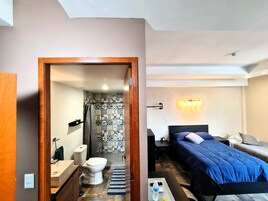Suite-Estúdio Familiar, não fumadores, kitchenette | 1 quarto, roupa de alta qualidade, edredões de penas, cofre no quarto