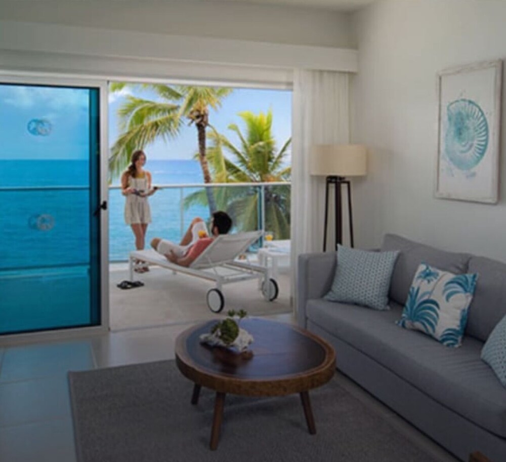 Stylish Ocean-front Imperial Suite. Free Transport To And From The Airport. - Cabarete