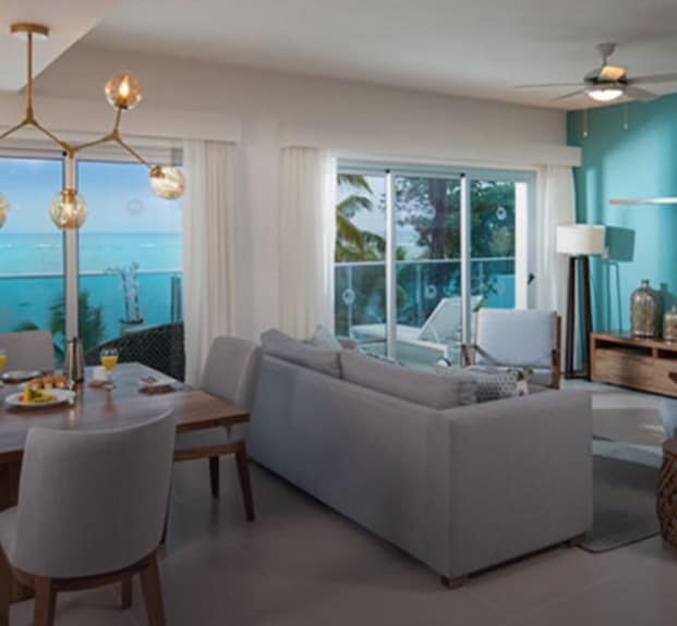 Stylish Ocean-front Imperial Suite. Free Transport To And From The Airport. - Caribbean