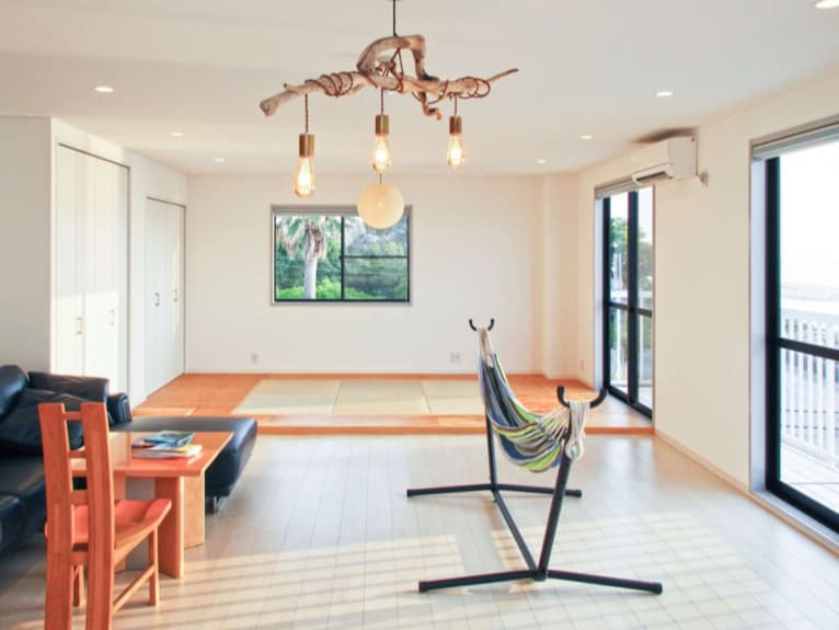 目の前は瀬戸内海。一棟貸切でゆったりとした時間を楽しむゲストハウス - 愛媛県