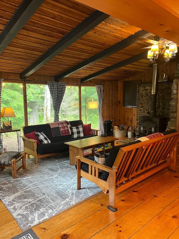 Rustic Cabin, Nestled In The Trees, Less Than A Mile To Mt. Rainier Entrance. - Washington