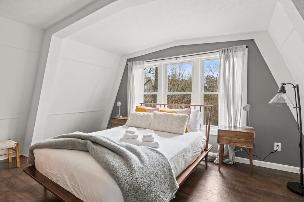 Modern & Private Retreat, Walk To Snake Pond - Cape Cod, MA