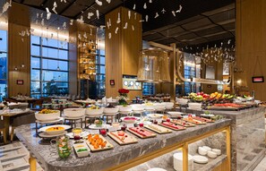 Café da manhã com buffet todos os dias mediante uma taxa
