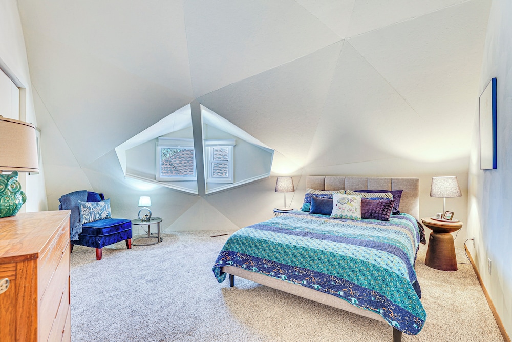 Geodesic Dome House: 18 Acres On Baraboo River! - Natural Bridge State Park, North Freedom