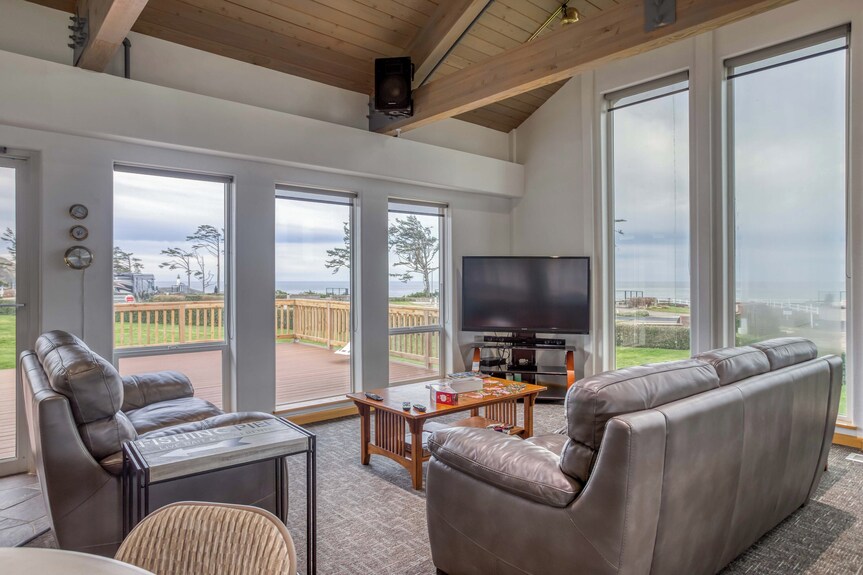 Dog Friendly, Available With 50amp, 30amp, Water And Sewer Hook Up's, Wifi - Oregon