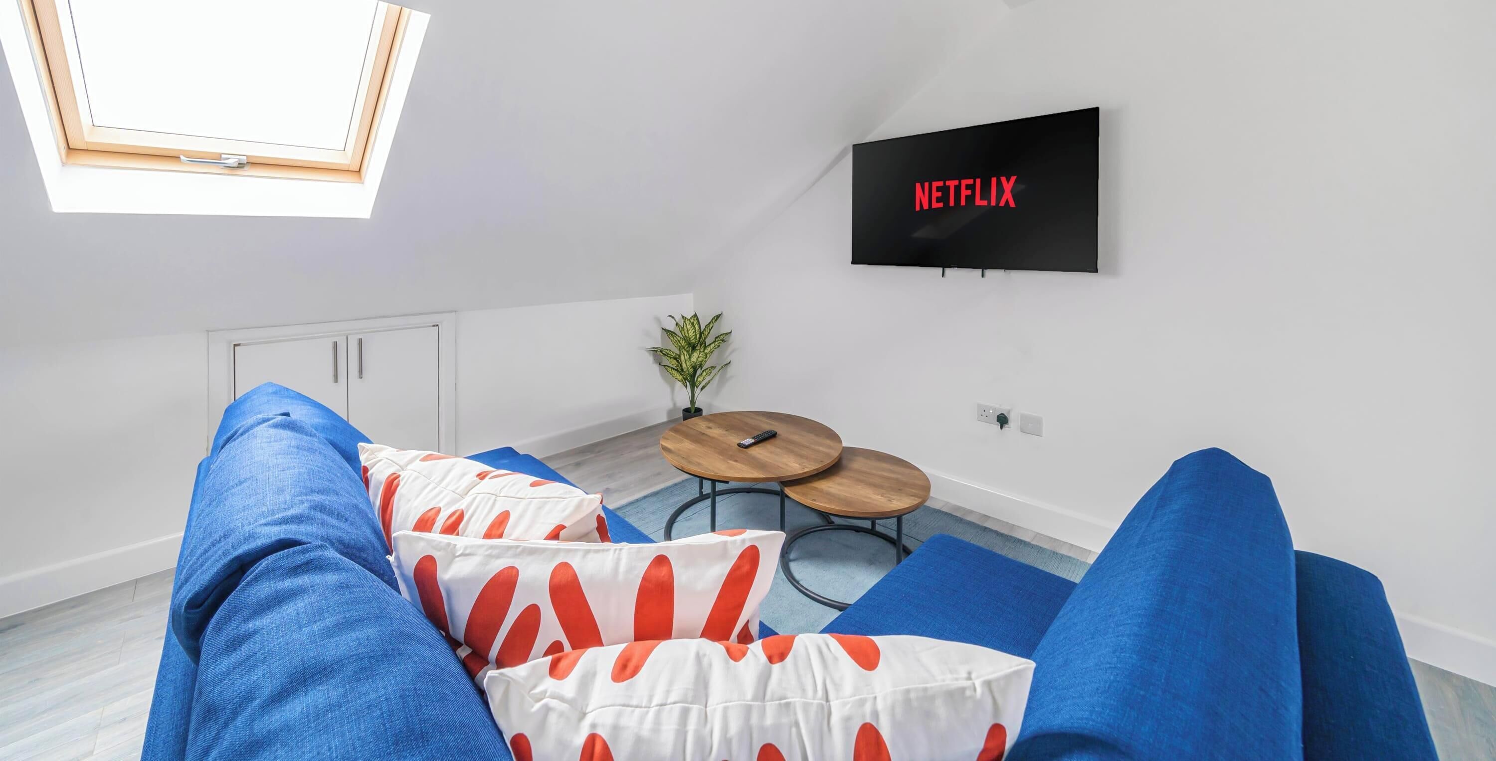 Spacious Town Centre Apt | Sleeps 4 | Free Wifi - Farnham