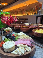 Café da manhã com buffet grátis todos os dias
