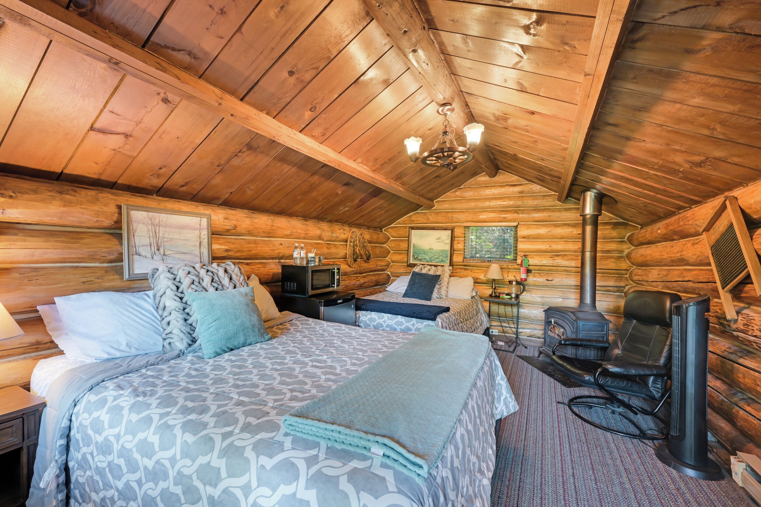 Trapper Dan's Cabin -A Sweet Little Cabin Directly On The Pond In Hope, Alaska - Anchorage, AK