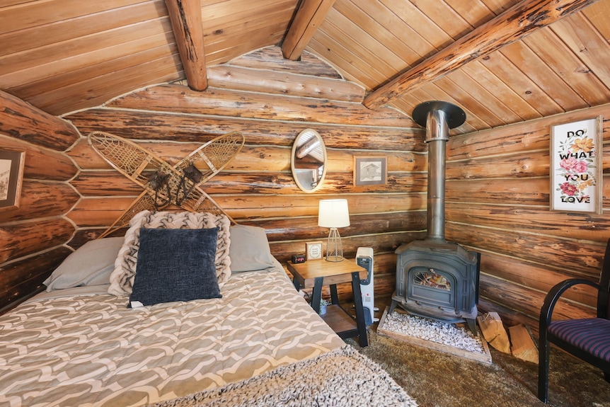 Hobbit Hole Cabin - A Sweet Little Alaskan Cabin In Hope, Alaska - Alaska