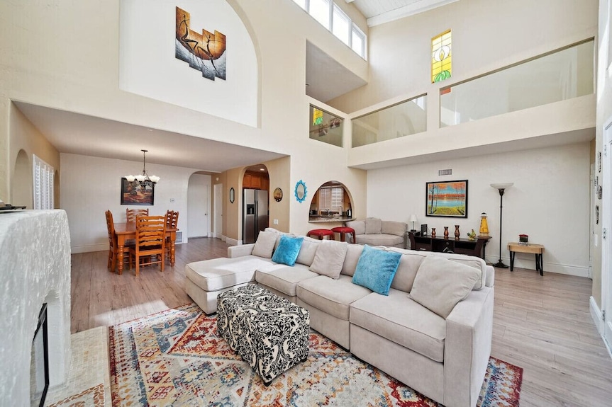 Pet-friendly Gem Near Beach With Private Patio - Newport Beach, CA