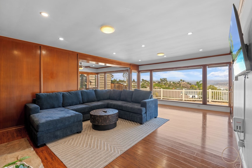 Spacious Home With Large Yard And Mountain Views - 埃爾卡洪