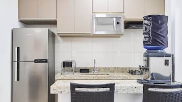 Apartamento | Cozinha privada | Um micro-ondas, uma cafeteira/bule, liquidificador