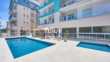 Piscina interior, piscina exterior