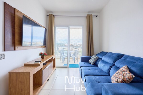 Apartamento clássico | Área de estar | Smart TV 40 polegadas com canais digitais, Netflix