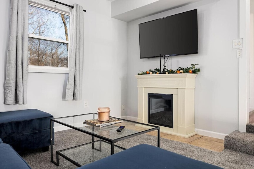 The Modern Elm Escape: A Cozy 2bd In The Heights - Illinois