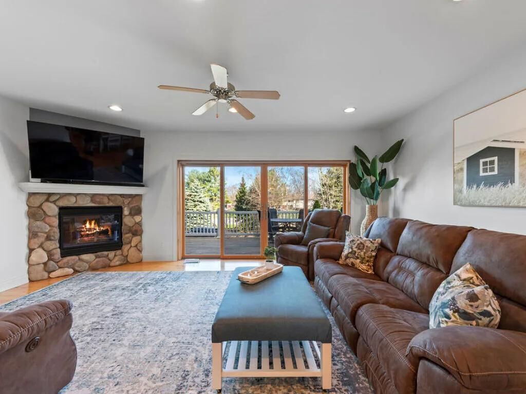 Indoor Pool & Rooftop Deck. Close Shops, Restaurants, Breweries & The Casino - New Buffalo, MI