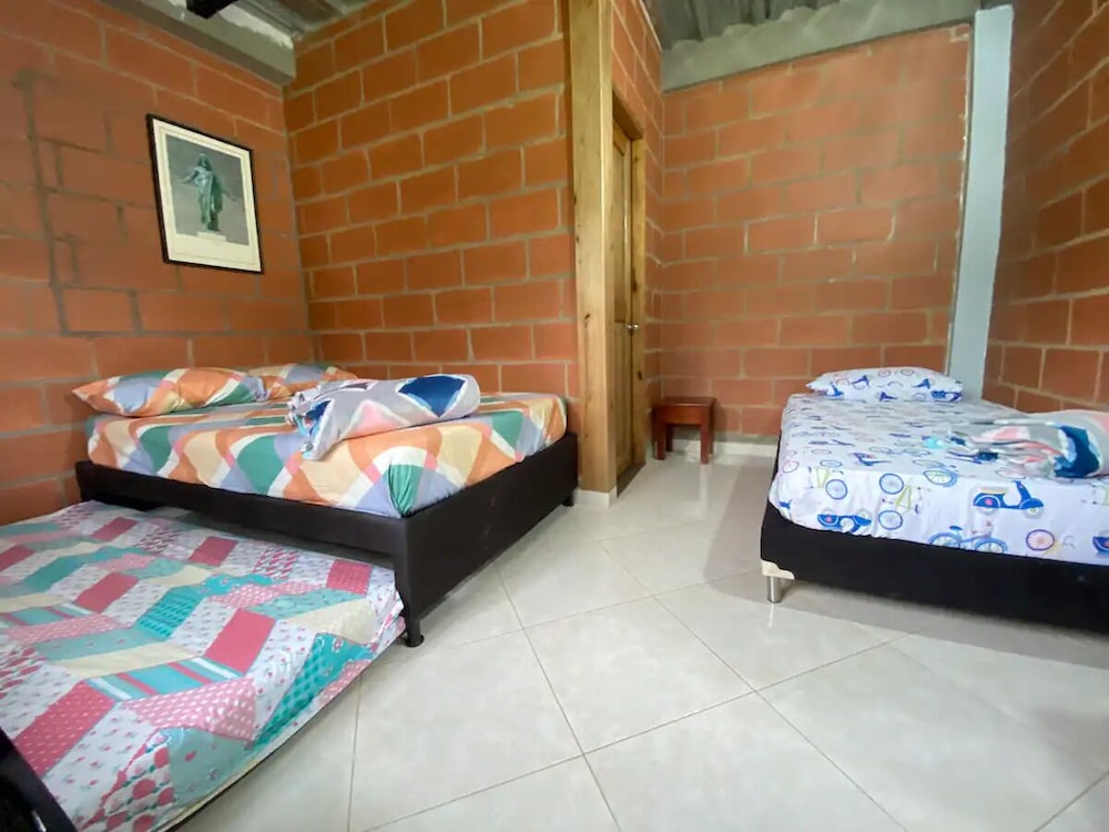Finca Con Piscina En San Rafael A 1 Minuto Del Rio Con Wifi Para 6 A 12 Personas - San Carlos, Colombia