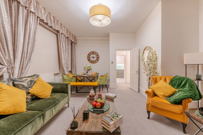 Stylish Spacious Retreat: Luxury 2-bedroom Haven - London