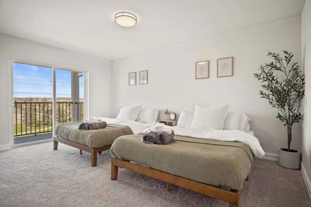 Modern, Chic 2-bedroom Ann Arbor Haven - Ann Arbor, MI