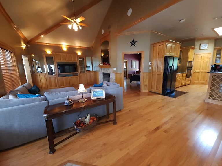 The Big Haus-texas Oasis\nthe Largest House In Comal Co.!\nweddings, Events, Etc - New Braunfels, TX