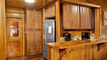 Cabine, várias camas, pátio, vista para a montanha (2335) | Interior