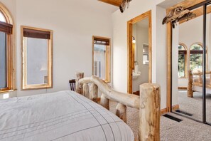 Cabine, várias camas, banheira de hidromassagem grande, vista para a montanha (2202) | 3 quartos, com decoração personalizada, com mobília individualizada
